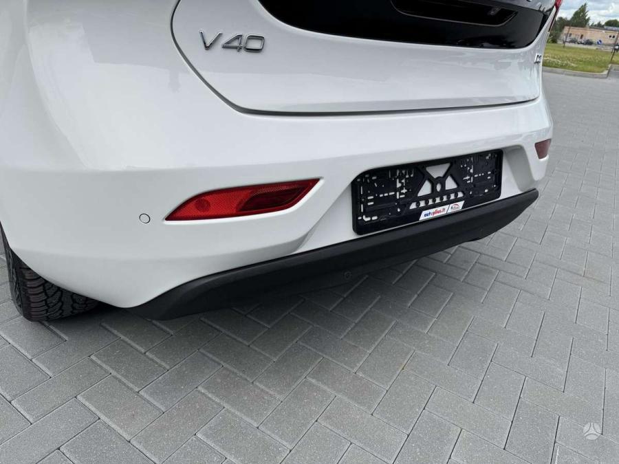 White Volvo V40 2013 in Telschi, with an engine capacity of 1.56 L and mileage of 256 thousand km for 5500 €, photo 16 on AUTOMOTO.COM.LV