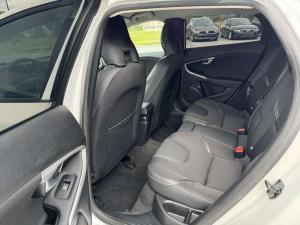 White Volvo V40 2013 in Telschi, with an engine capacity of 1.56 L and mileage of 256 thousand km for 5500 €, photo 22 on AUTOMOTO.COM.LV