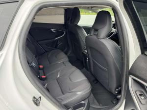 White Volvo V40 2013 in Telschi, with an engine capacity of 1.56 L and mileage of 256 thousand km for 5500 €, photo 24 on AUTOMOTO.COM.LV