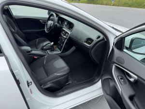 White Volvo V40 2013 in Telschi, with an engine capacity of 1.56 L and mileage of 256 thousand km for 5500 €, photo 25 on AUTOMOTO.COM.LV