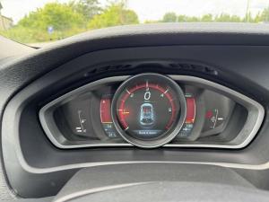 White Volvo V40 2013 in Telschi, with an engine capacity of 1.56 L and mileage of 256 thousand km for 5500 €, photo 27 on AUTOMOTO.COM.LV