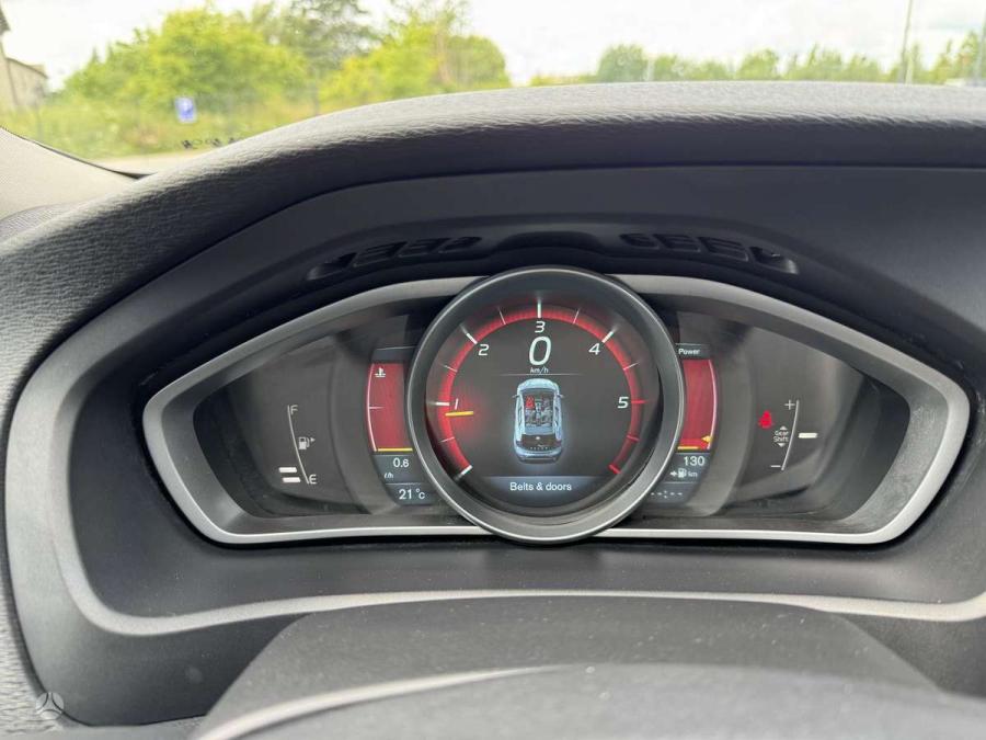 White Volvo V40 2013 in Telschi, with an engine capacity of 1.56 L and mileage of 256 thousand km for 5500 €, photo 27 on AUTOMOTO.COM.LV