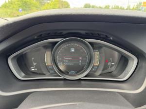 White Volvo V40 2013 in Telschi, with an engine capacity of 1.56 L and mileage of 256 thousand km for 5500 €, photo 30 on AUTOMOTO.COM.LV