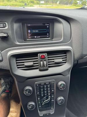 White Volvo V40 2013 in Telschi, with an engine capacity of 1.56 L and mileage of 256 thousand km for 5500 €, photo 31 on AUTOMOTO.COM.LV