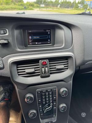 White Volvo V40 2013 in Telschi, with an engine capacity of 1.56 L and mileage of 256 thousand km for 5500 €, photo 34 on AUTOMOTO.COM.LV