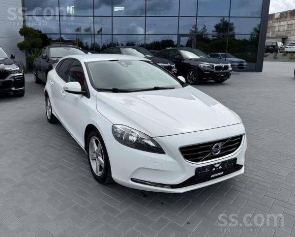 White Volvo V40 2013 in Telschi, with an engine capacity of 1.60 L and mileage of 255 thousand km for 5490 €, photo 1 on AUTOMOTO.COM.LV