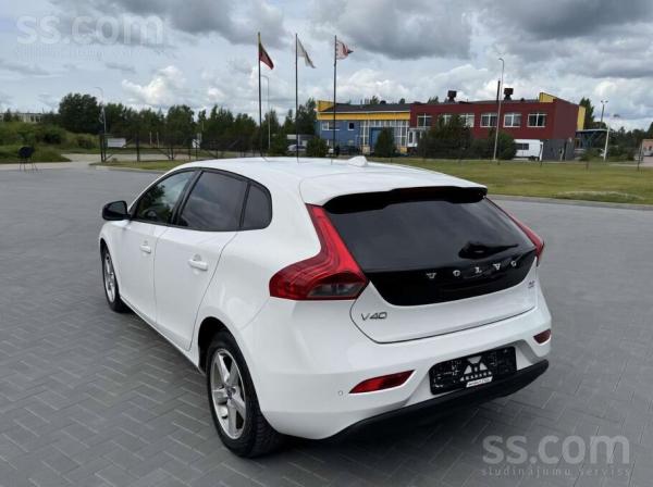 White Volvo V40 2013 in Telschi, with an engine capacity of 1.60 L and mileage of 255 thousand km for 5490 €, photo 6 on AUTOMOTO.COM.LV