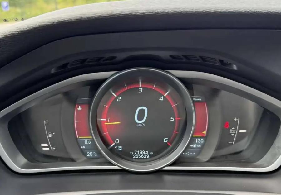 Белый Вольво В40 2013 в Тельшяй, объемом двигателя 1.60 л и пробегом 255 тыс. км за 5490 €, фото 16 на AUTOMOTO.COM.LV