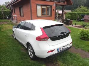 White Volvo V40 2013 in Plunge, with an engine capacity of 1.60 L and mileage of 280 thousand km for 4900 €, photo 5 on AUTOMOTO.COM.LV