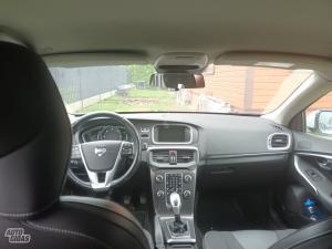 White Volvo V40 2013 in Plunge, with an engine capacity of 1.60 L and mileage of 280 thousand km for 4900 €, photo 6 on AUTOMOTO.COM.LV
