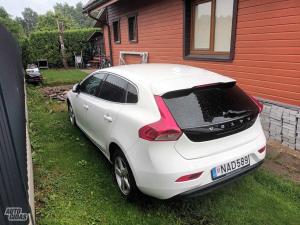 White Volvo V40 2013 in Plunge, with an engine capacity of 1.60 L and mileage of 280 thousand km for 4900 €, photo 10 on AUTOMOTO.COM.LV