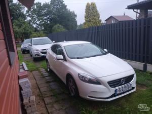 White Volvo V40 2013 in Plunge, with an engine capacity of 1.60 L and mileage of 280 thousand km for 4900 €, photo 12 on AUTOMOTO.COM.LV