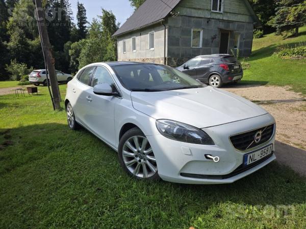 Balts Volvo V40 2013 Madona, ar dzinēja tilpumu 1.60 L un nobraukumu 330 tūkst. km par 3000 €, foto 1 vietnē AUTOMOTO.COM.LV