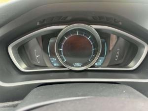 White Volvo V40 2013 in Kaunas, with an engine capacity of 1.56 L and mileage of 323 thousand km for 5200 €, photo 5 on AUTOMOTO.COM.LV