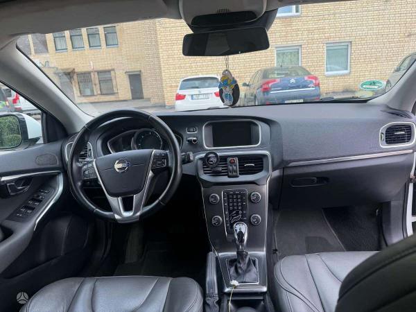 Balts Volvo V40 2013 Kauņa, ar dzinēja tilpumu 1.56 L un nobraukumu 323 tūkst. km par 5200 €, foto 5 vietnē AUTOMOTO.COM.LV