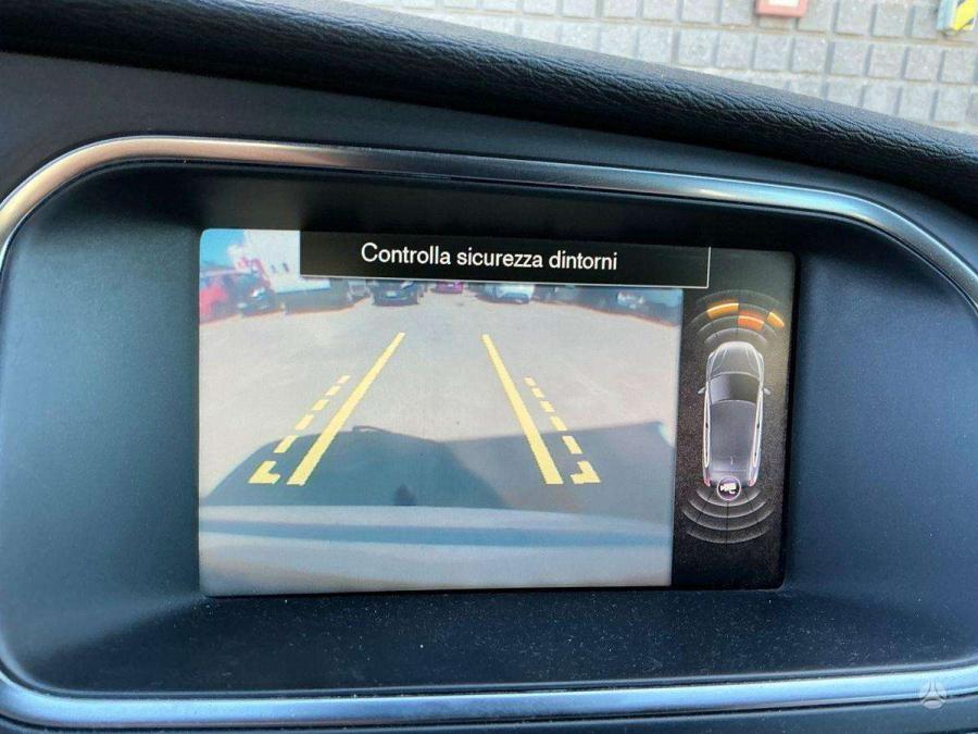Белый Вольво В40 2013 в Вильнюс, объемом двигателя 1.56 л и пробегом 418 тыс. км за 4630 €, фото 9 на AUTOMOTO.COM.LV