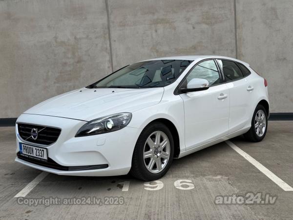 White Volvo V40 2013 in Tartu, with an engine capacity of 1.60 L and mileage of 342 thousand km for 4890 €, photo 1 on AUTOMOTO.COM.LV