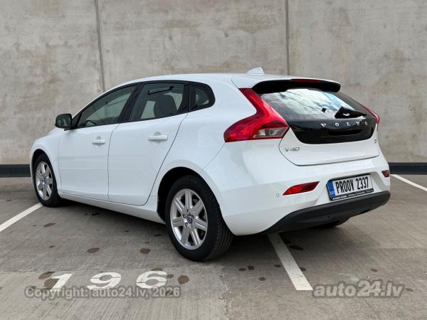 White Volvo V40 2013 in Tartu, with an engine capacity of 1.60 L and mileage of 342 thousand km for 4890 €, photo 3 on AUTOMOTO.COM.LV