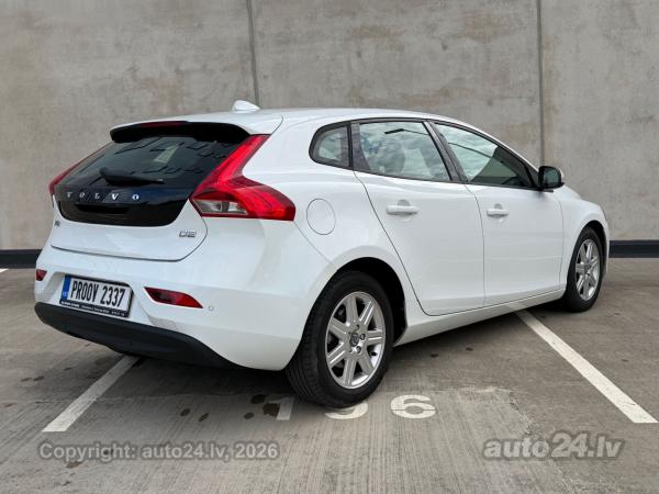 White Volvo V40 2013 in Tartu, with an engine capacity of 1.60 L and mileage of 342 thousand km for 4890 €, photo 5 on AUTOMOTO.COM.LV