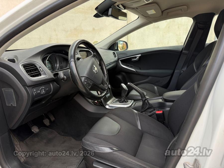 Balts Volvo V40 2013 Tartu, ar dzinēja tilpumu 1.60 L un nobraukumu 342 tūkst. km par 4890 €, foto 8 vietnē AUTOMOTO.COM.LV