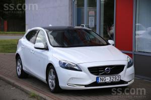 White Volvo V40 2013 in Riga, with an engine capacity of 1.60 L and mileage of 273 thousand km for 6495 €, photo 5 on AUTOMOTO.COM.LV