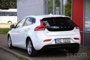 White Volvo V40 2013 in Riga, with an engine capacity of 1.60 L and mileage of 273 thousand km for 6495 €, photo 6 on AUTOMOTO.COM.LV