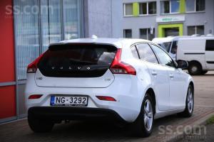 White Volvo V40 2013 in Riga, with an engine capacity of 1.60 L and mileage of 273 thousand km for 6495 €, photo 7 on AUTOMOTO.COM.LV