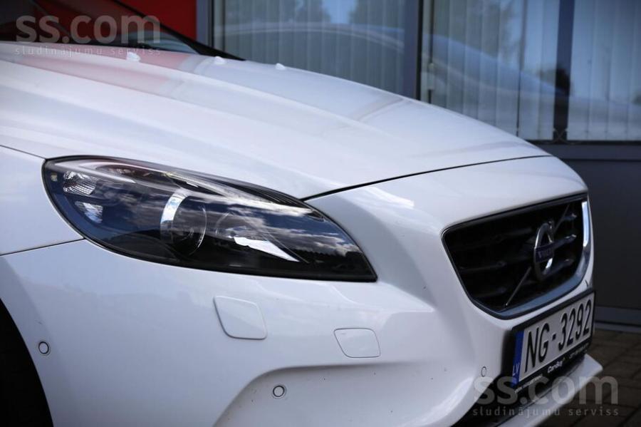 White Volvo V40 2013 in Riga, with an engine capacity of 1.60 L and mileage of 273 thousand km for 6495 €, photo 8 on AUTOMOTO.COM.LV