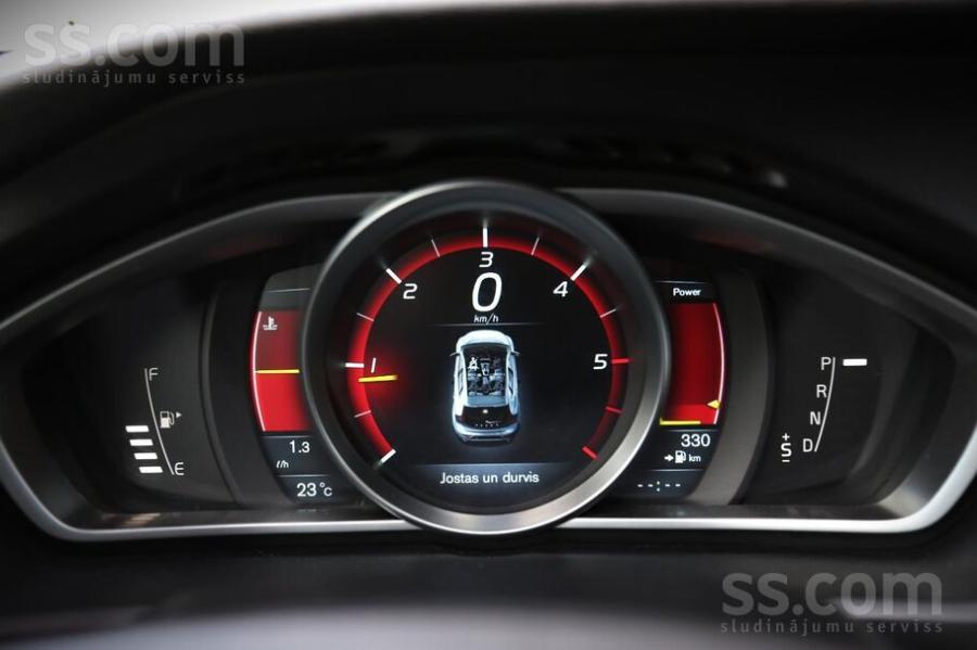 White Volvo V40 2013 in Riga, with an engine capacity of 1.60 L and mileage of 273 thousand km for 6495 €, photo 9 on AUTOMOTO.COM.LV