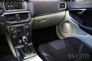 White Volvo V40 2013 in Riga, with an engine capacity of 1.60 L and mileage of 273 thousand km for 6495 €, photo 11 on AUTOMOTO.COM.LV