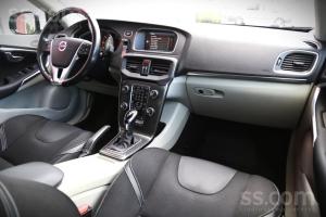 White Volvo V40 2013 in Riga, with an engine capacity of 1.60 L and mileage of 273 thousand km for 6495 €, photo 12 on AUTOMOTO.COM.LV