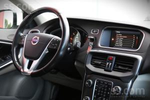 White Volvo V40 2013 in Riga, with an engine capacity of 1.60 L and mileage of 273 thousand km for 6495 €, photo 13 on AUTOMOTO.COM.LV