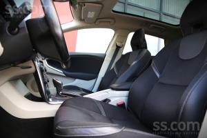 White Volvo V40 2013 in Riga, with an engine capacity of 1.60 L and mileage of 273 thousand km for 6495 €, photo 14 on AUTOMOTO.COM.LV