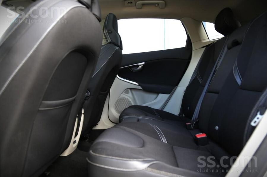 White Volvo V40 2013 in Riga, with an engine capacity of 1.60 L and mileage of 273 thousand km for 6495 €, photo 16 on AUTOMOTO.COM.LV