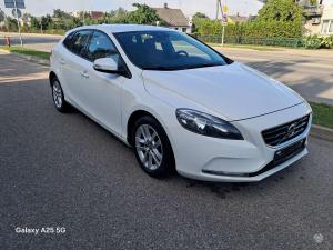 White Volvo V40 2013 in Marijampole, with an engine capacity of 1.56 L and mileage of 271 thousand km for 4800 €, photo 3 on AUTOMOTO.COM.LV