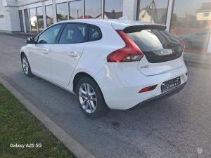 White Volvo V40 2013 in Marijampole, with an engine capacity of 1.56 L and mileage of 271 thousand km for 4800 €, photo 5 on AUTOMOTO.COM.LV