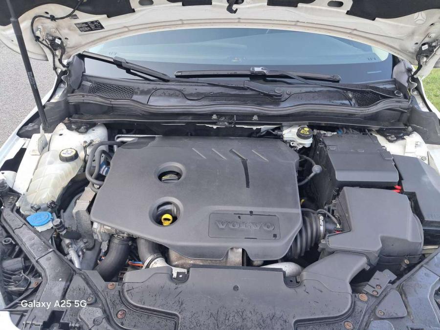 White Volvo V40 2013 in Marijampole, with an engine capacity of 1.56 L and mileage of 271 thousand km for 4800 €, photo 12 on AUTOMOTO.COM.LV