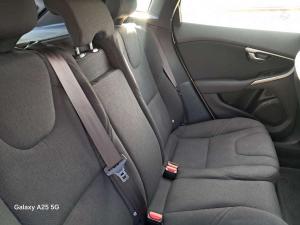 White Volvo V40 2013 in Marijampole, with an engine capacity of 1.56 L and mileage of 271 thousand km for 4800 €, photo 15 on AUTOMOTO.COM.LV