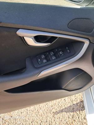 White Volvo V40 2013 in Marijampole, with an engine capacity of 1.56 L and mileage of 271 thousand km for 4800 €, photo 16 on AUTOMOTO.COM.LV