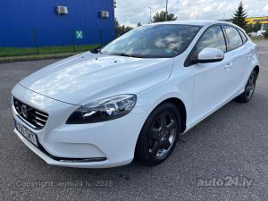 Balts Volvo V40 2013 Paide, ar dzinēja tilpumu 1.60 L un nobraukumu 261 tūkst. km par 6390 €, foto  vietnē AUTOMOTO.COM.LV