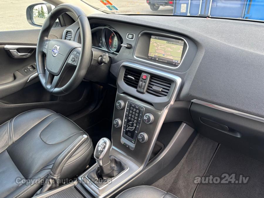 Balts Volvo V40 2013 Paide, ar dzinēja tilpumu 1.60 L un nobraukumu 261 tūkst. km par 6390 €, foto 9 vietnē AUTOMOTO.COM.LV