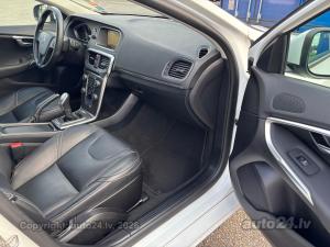 Balts Volvo V40 2013 Paide, ar dzinēja tilpumu 1.60 L un nobraukumu 261 tūkst. km par 6390 €, foto 10 vietnē AUTOMOTO.COM.LV