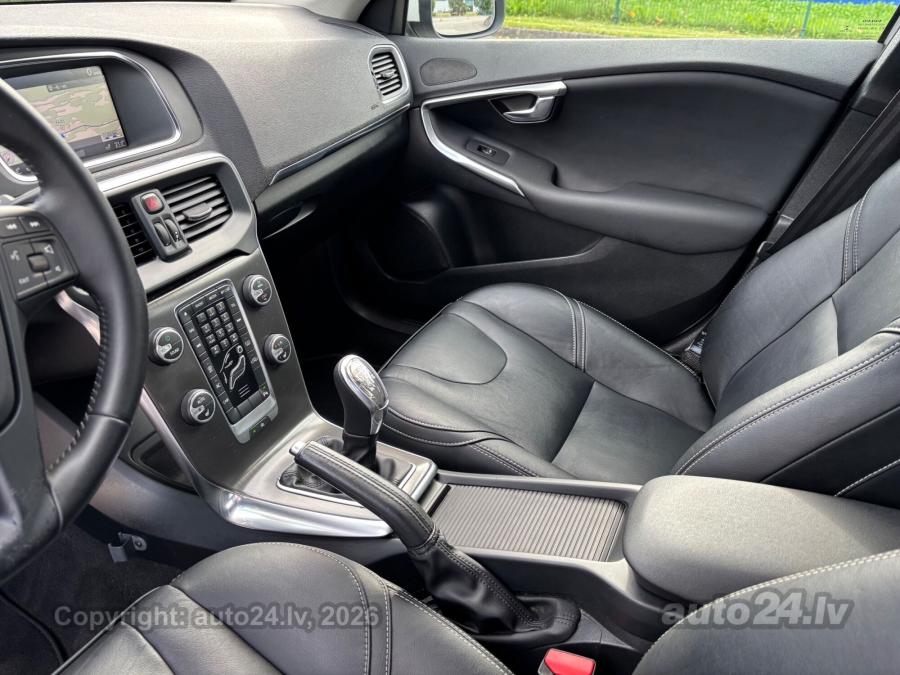Balts Volvo V40 2013 Paide, ar dzinēja tilpumu 1.60 L un nobraukumu 261 tūkst. km par 6390 €, foto 13 vietnē AUTOMOTO.COM.LV