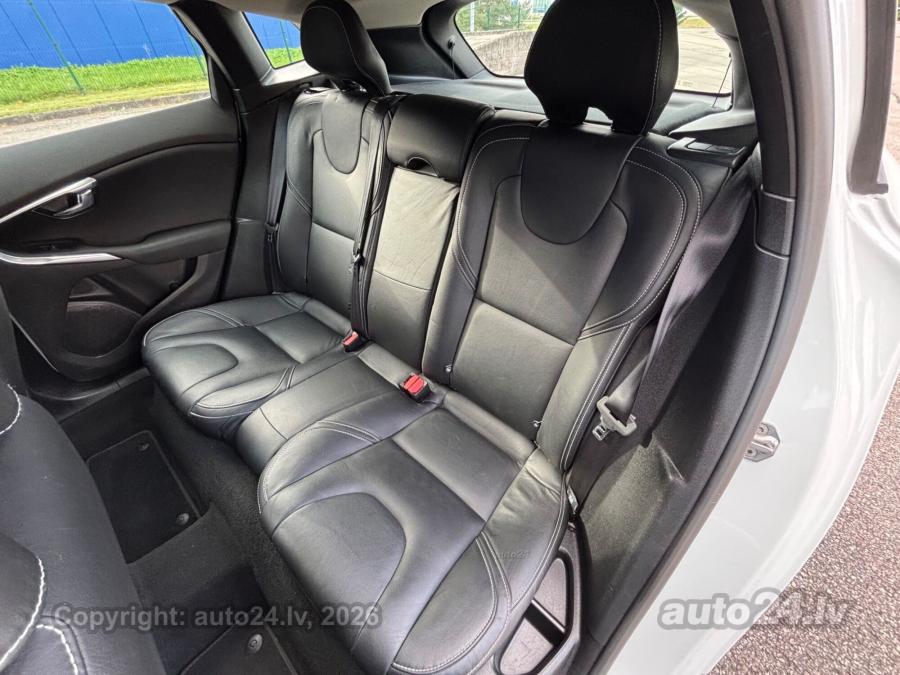 Balts Volvo V40 2013 Paide, ar dzinēja tilpumu 1.60 L un nobraukumu 261 tūkst. km par 6390 €, foto 15 vietnē AUTOMOTO.COM.LV