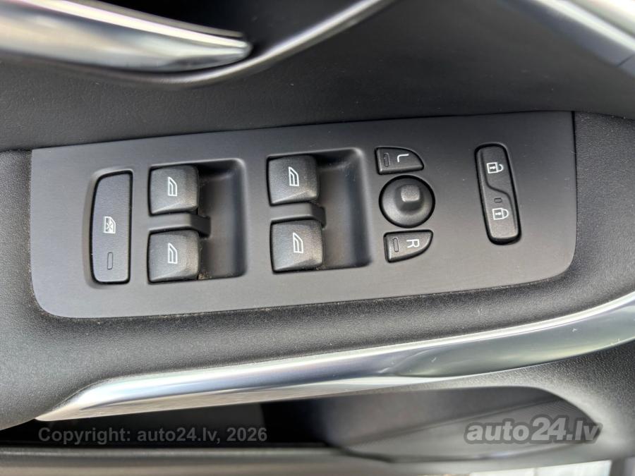 Balts Volvo V40 2013 Paide, ar dzinēja tilpumu 1.60 L un nobraukumu 261 tūkst. km par 6390 €, foto 21 vietnē AUTOMOTO.COM.LV