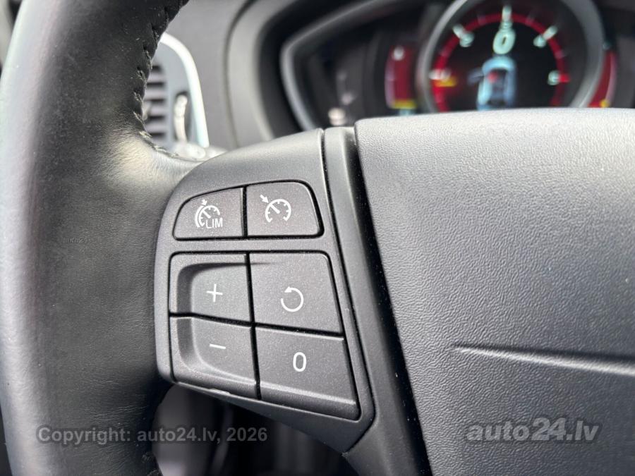 Balts Volvo V40 2013 Paide, ar dzinēja tilpumu 1.60 L un nobraukumu 261 tūkst. km par 6390 €, foto 22 vietnē AUTOMOTO.COM.LV