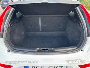 Balts Volvo V40 2013 Paide, ar dzinēja tilpumu 1.60 L un nobraukumu 261 tūkst. km par 6390 €, foto 25 vietnē AUTOMOTO.COM.LV