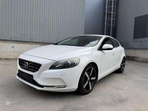 Balts Volvo V40 2013 Alīta, ar dzinēja tilpumu 1.60 L un nobraukumu 287 tūkst. km par 4350 €, foto  vietnē AUTOMOTO.COM.LV