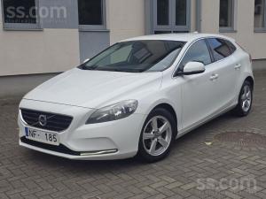 Balts Volvo V40 2013 Jelgava, ar dzinēja tilpumu 1.60 L un nobraukumu 326 tūkst. km par 4000 €, foto  vietnē AUTOMOTO.COM.LV