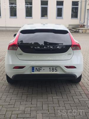 White Volvo V40 2013 in Jelgava, with an engine capacity of 1.60 L and mileage of 326 thousand km for 4000 €, photo 6 on AUTOMOTO.COM.LV